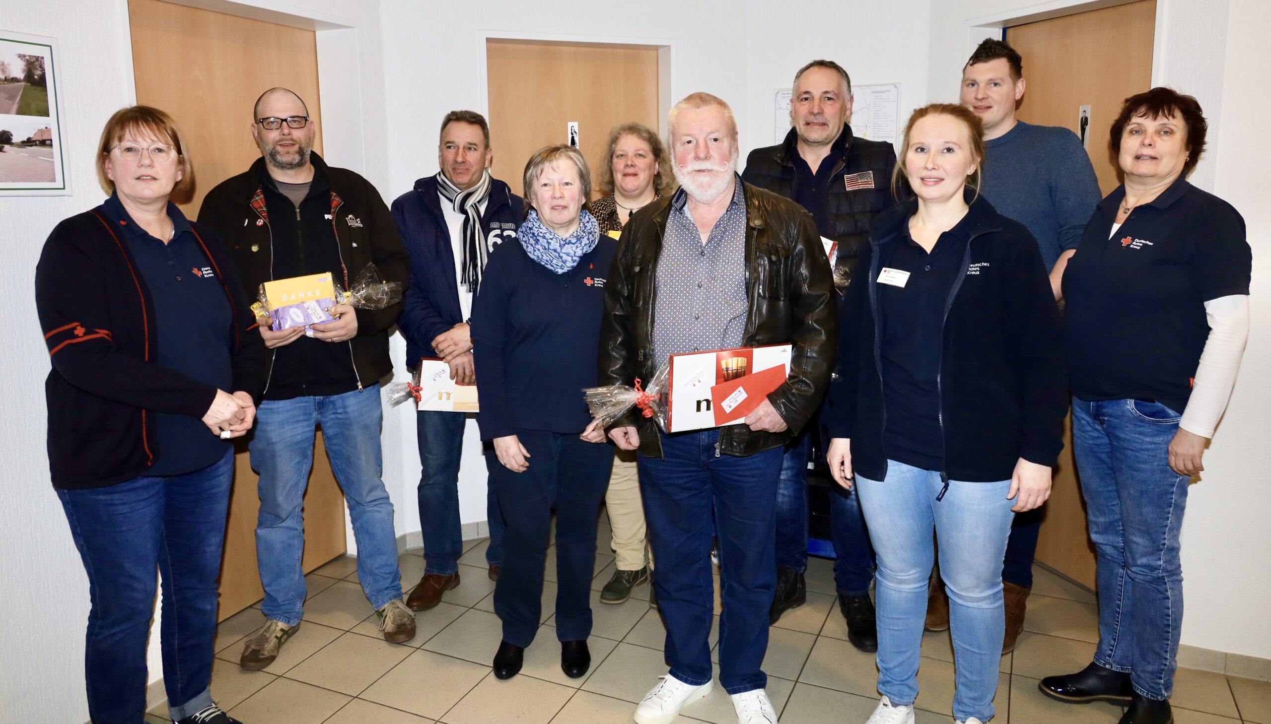 » Bernd Efken aus Stavern für die 175ste Spende geehrt - Forum Information